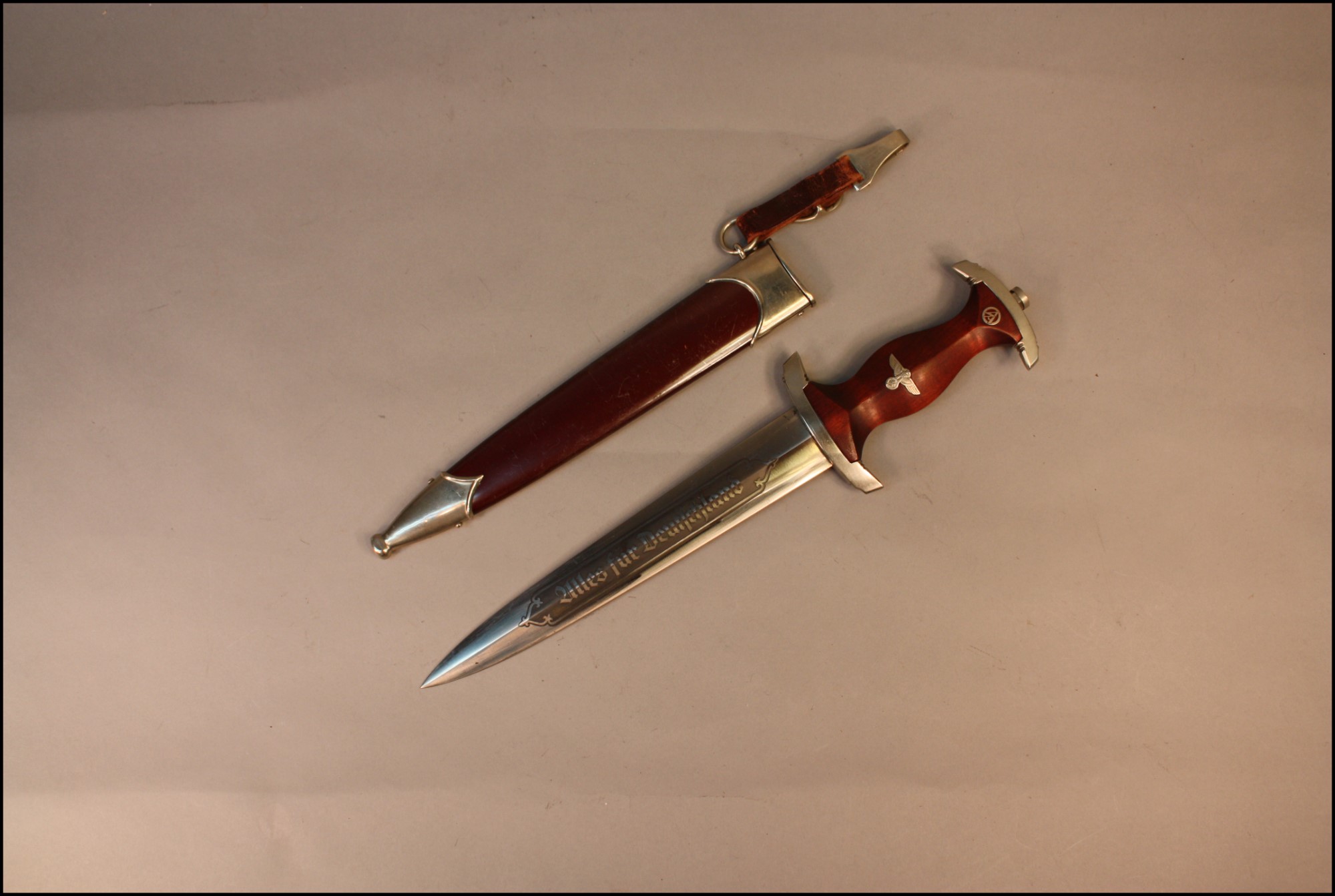 Daggers – SA – Military Collectibles, Inc.